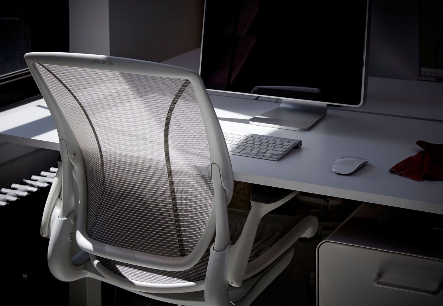 כסא יוקרתי World Chair למותג הפרימיום HUMANSCALE - וקסמן ריהוט משרדי